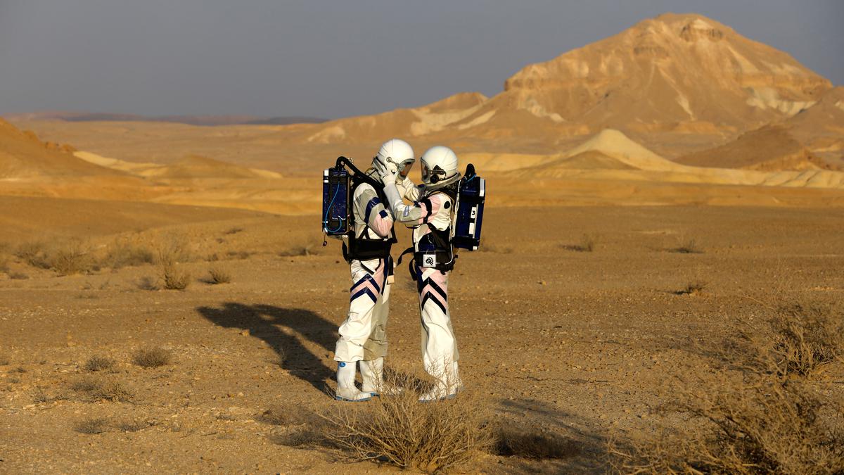 FOTO: Astronot Israel Akhiri Simulasi Hidup di Mars