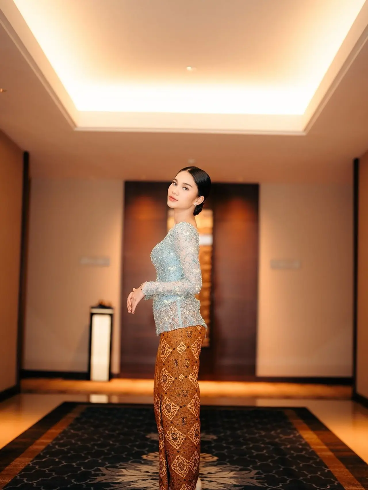 5 Ide Sepatu Heels Elegan untuk Kebaya Ala Selebriti, dari Azizah ...