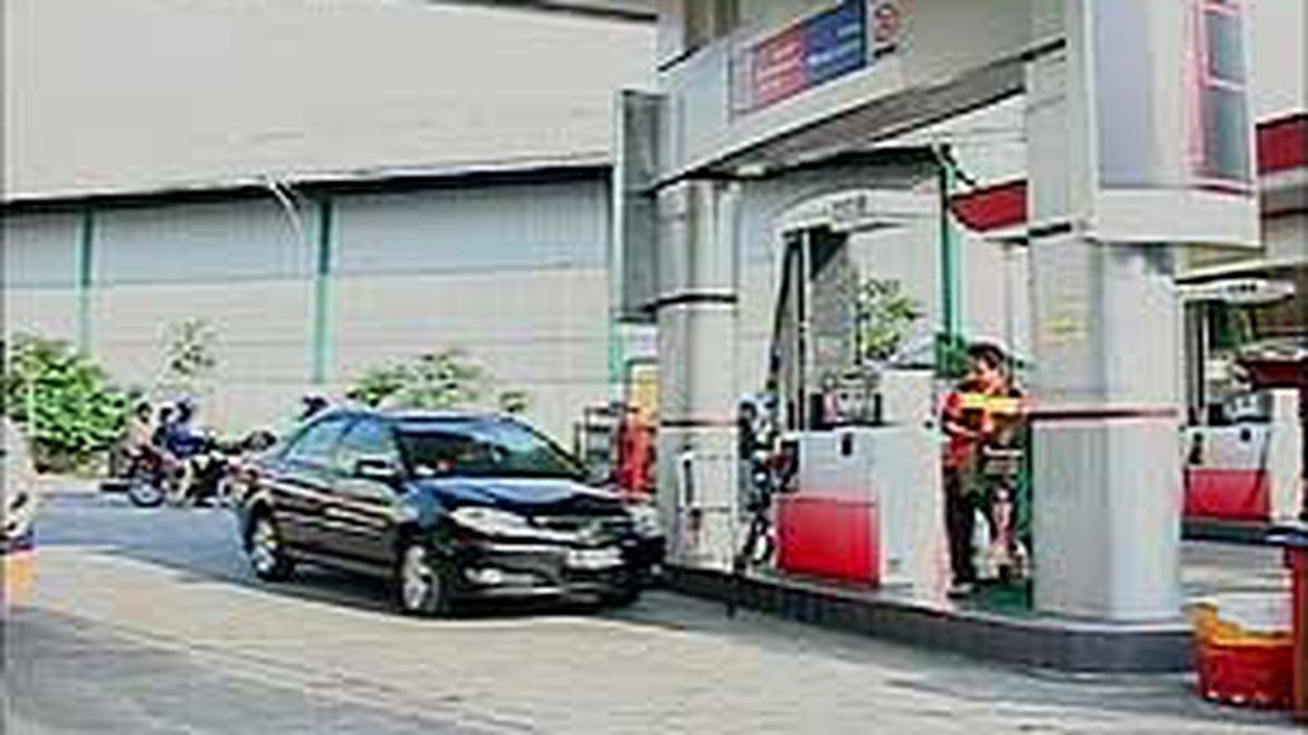 Lagi, Harga Pertamax dan Pertamax Plus Naik - News Liputan6.com