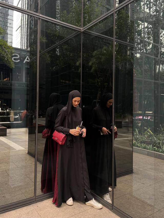 8 Model Gamis Kekinian Paula Verhoeven, Berkelas untuk Wanita dengan ...