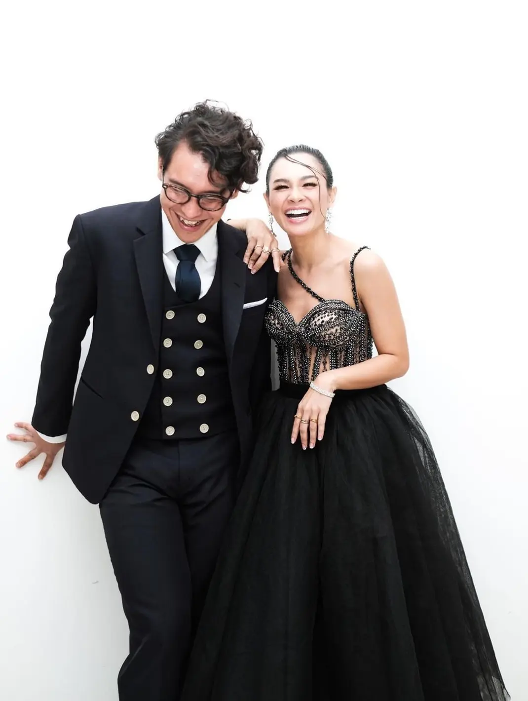 Gaya Princess Andien Manggung dengan Ballerina Gown Hitam yang Megah