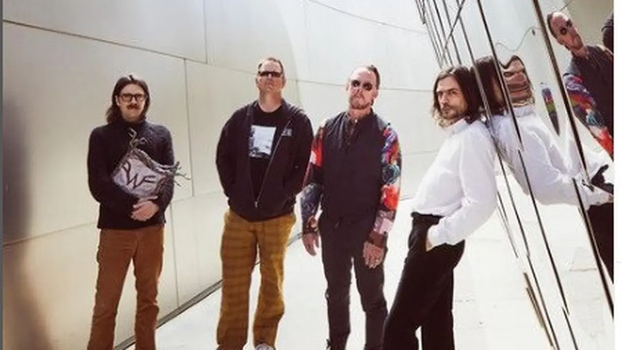 Nama Weezer Muncul dalam Poster Soundrenaline 2022 yang Beredar di ...