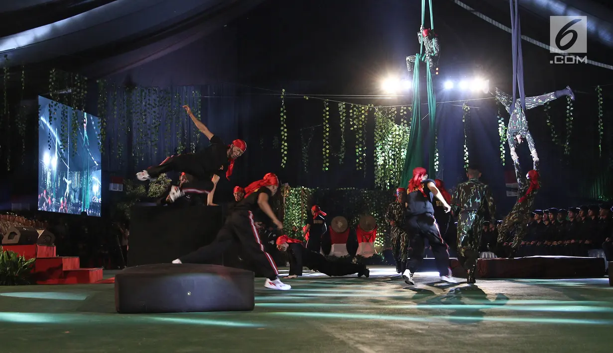 FOTO: Aksi Anggota Brimob Bawakan Tarian Daerah di HUT ke-73 - Foto ...