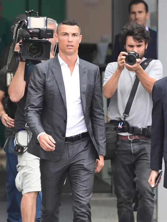 Foto Saat Cristiano Ronaldo Disambut Tifosi Juventus Foto