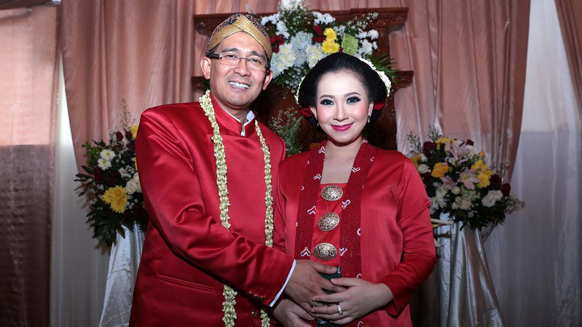 Hamil 7 Bulan, Poppy Putri Gelar Ritual Adat Jawa Mitoni