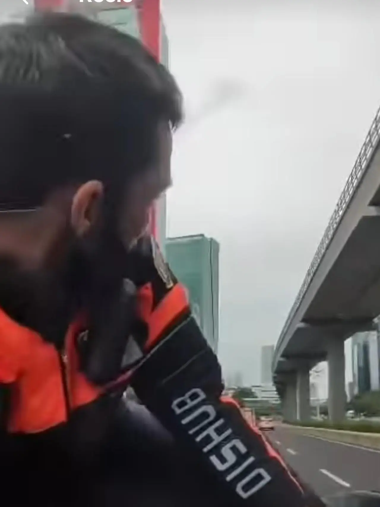 Viral Petugas Dishub Nyangkut di Kap Mobil hingga Terbawa dari Setibudi ...