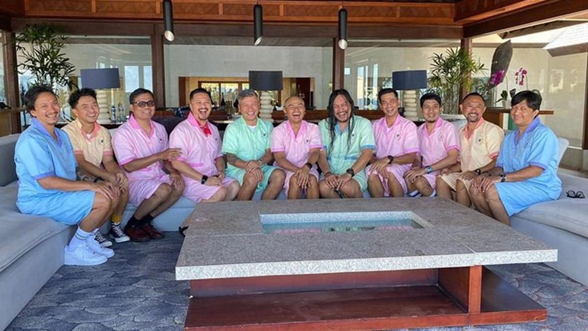 7 Potret Andre Taulany dan Geng The Prediksi Liburan di Bali, Seru Banget