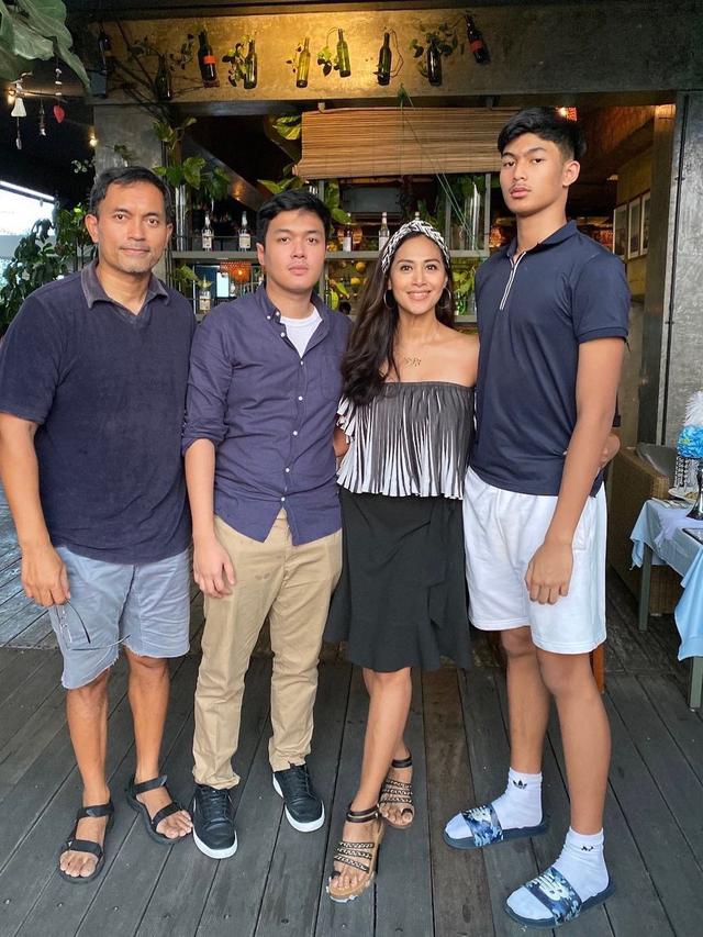 12 Potret Ganteng Marco, Anak Diah Permatasari yang Posturnya Hampir 2 ...