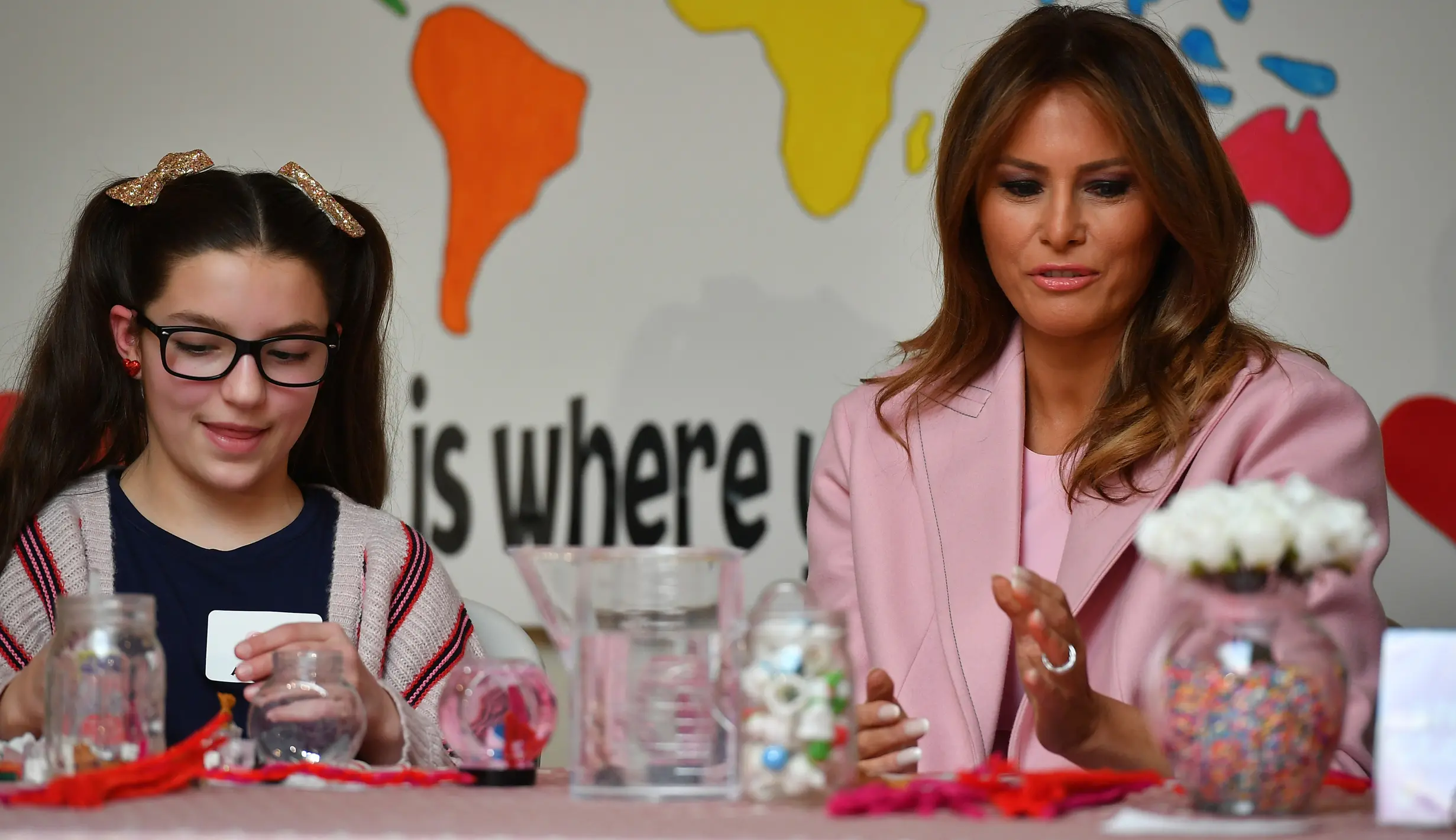 FOTO: Melania Trump Rayakan Valentine Bersama Pasien Anak di Rumah ...