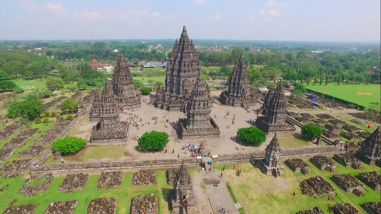 Potret Candi Siwa di Kompleks Candi Prambanan Sebelum Dipugar pada 1890 ...