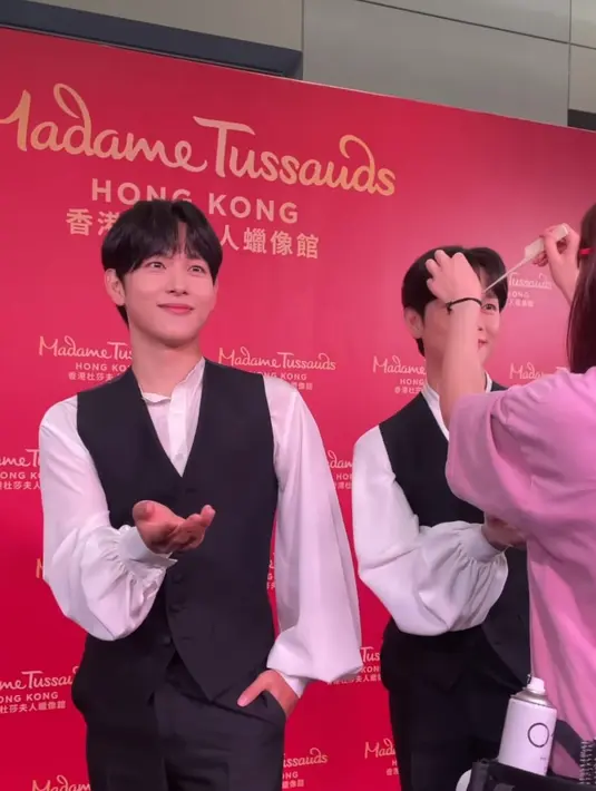 Im Siwan Pose dengan Patung Lilinnya di Madame Tussauds, Mirip Banget ...