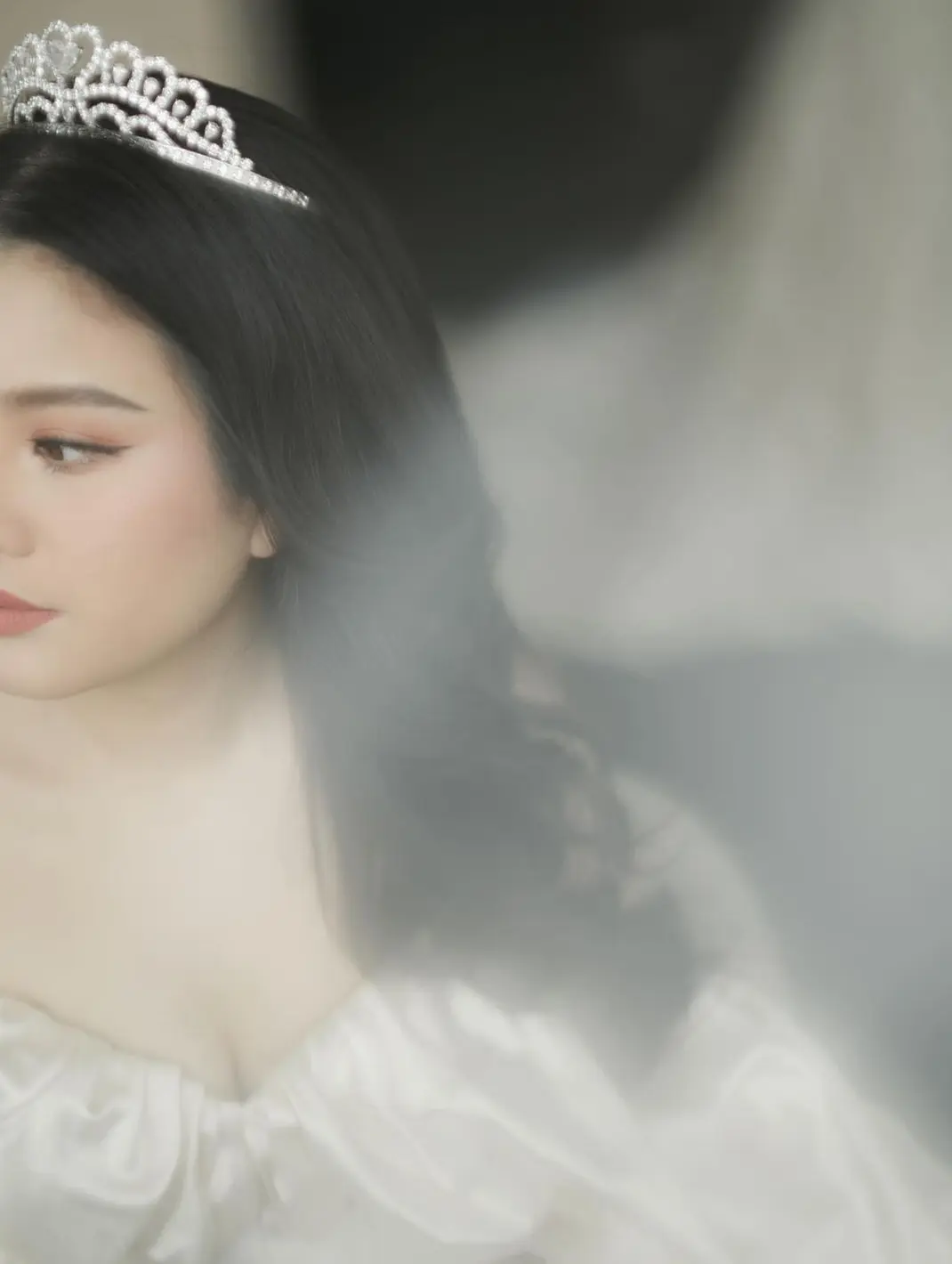 8 Potret Detail Penampilan bak Princess Valencia Tanoesoedibjo Dibalut Gaun Klasik di Resepsi ...