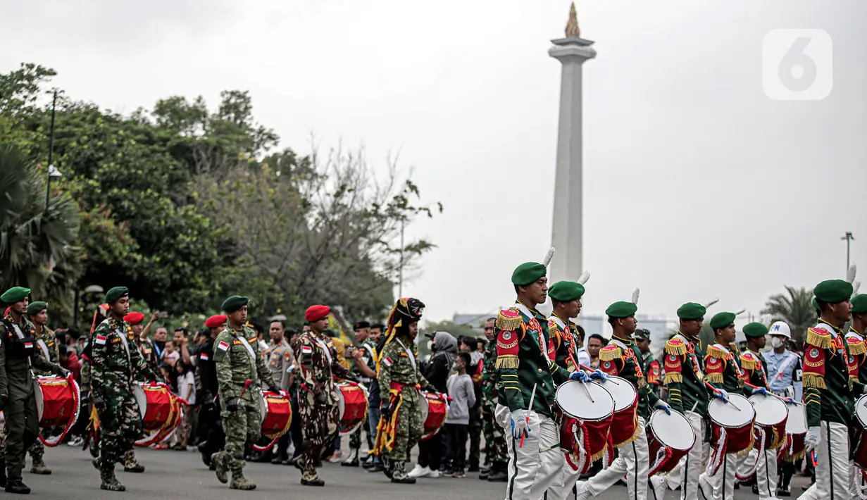 Presiden Jokowi Saksikan Defile Tiga Matra TNI - Foto Liputan6.com