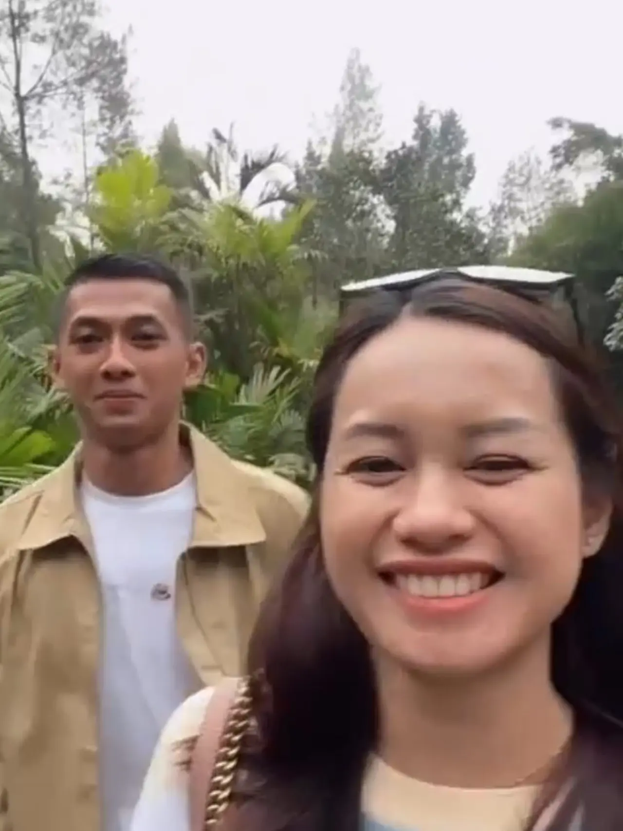 8 Potret Ulfi Damayanti Putri Elly Sugigi Bareng Kekasih TNI, Calon Ibu Persit - Hot Liputan6.com