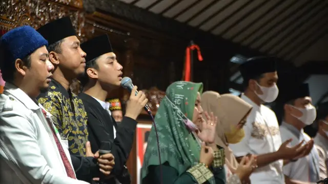 Lirik Cinta dalam Istikharah dan Chord Gitarnya, Simak Pula Profil Gus ...