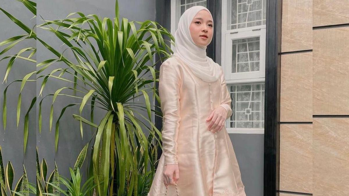 Mengenal Lebih Dekat Style Baju Kurung yang Dibawakan oleh Nissa Sabyan ...