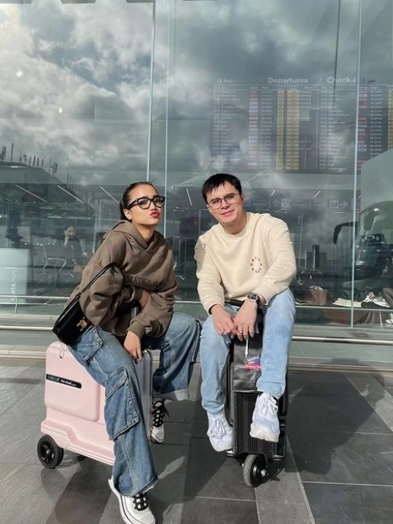 13 Gaya Outfit Fuji An Liburan di Beberapa Negara Eropa dan Jepang ...