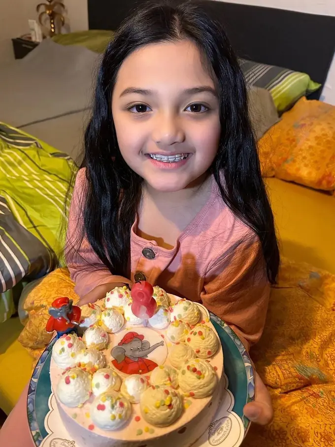 Kue Lucu Arsy Hermansyah di Ulang Tahun ke-8, Dirayakan di Jerman ...