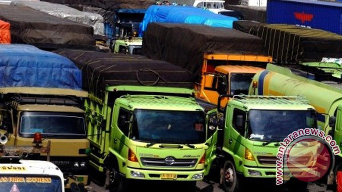 Hilir Mudik Truk di Pelabuhan Tanjung Priok Bakal Dibatasi - Bisnis ...