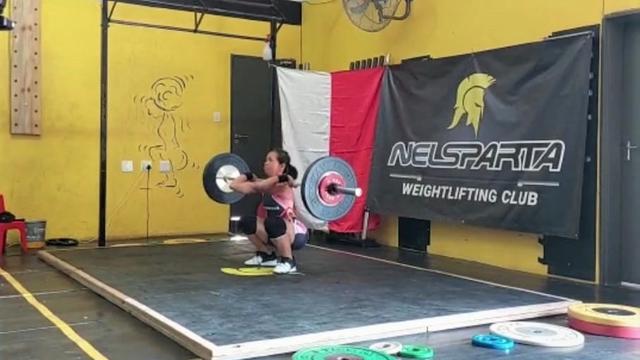 Atlet Indonesia Sahari Thatcher Juara Kejuaraan Angkat Besi Virtual