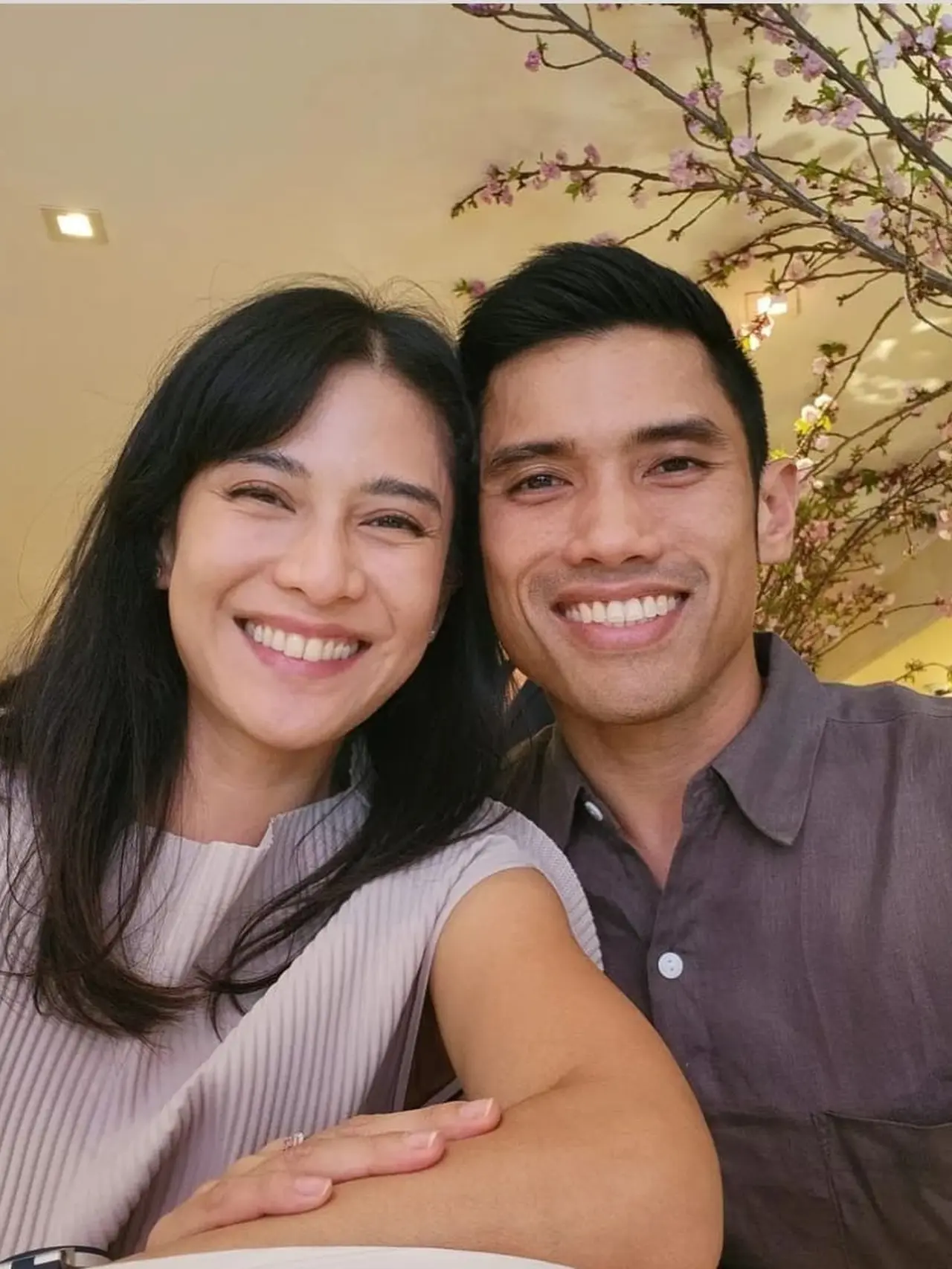 7 Transformasi Dian Sastrowardoyo Bareng Indraguna, Foto Nikah Curi Perhatian - Hot Liputan6.com