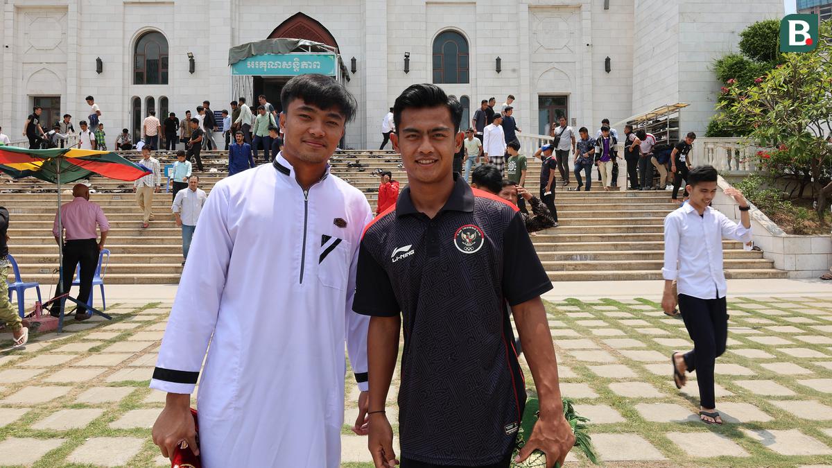 Foto: Mengikuti Skuad Timnas Indonesia U-22 Jumatan di Masjid Al Serkal ...