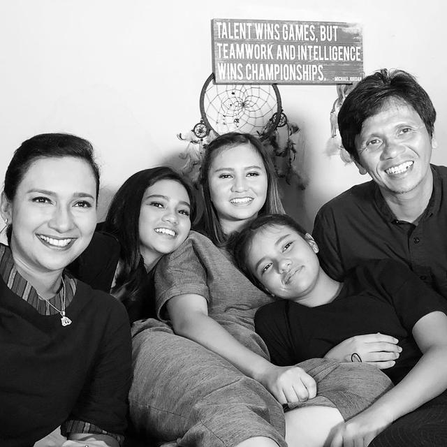 Tak Ada Sekolah jadi Orangtua, Begini Cerita Shahnaz Haque bersama 3 ...