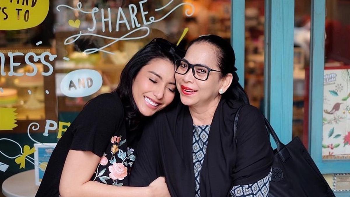 Tinggal Kenangan, Potret Kebersamaan Tyas Mirasih dengan Sang Bunda ...