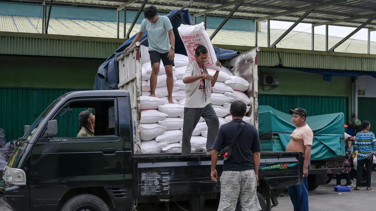 Begini Cara Bedakan Beras Premium dengan Oplosan - Bisnis Liputan6.com