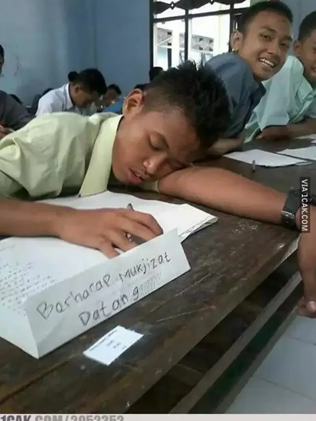 6 Aksi Nyeleneh Murid Saat Ujian Ini Bikin Geleng Kepala - Hot Liputan6.com