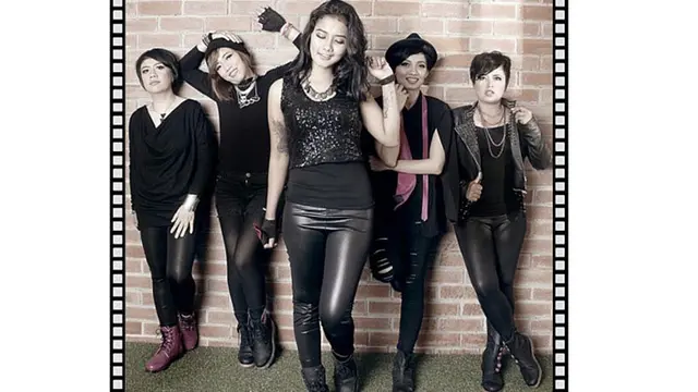 15 Tahun Berkarya, She Tinggalkan Kesan Manis dan Centil - ShowBiz ...