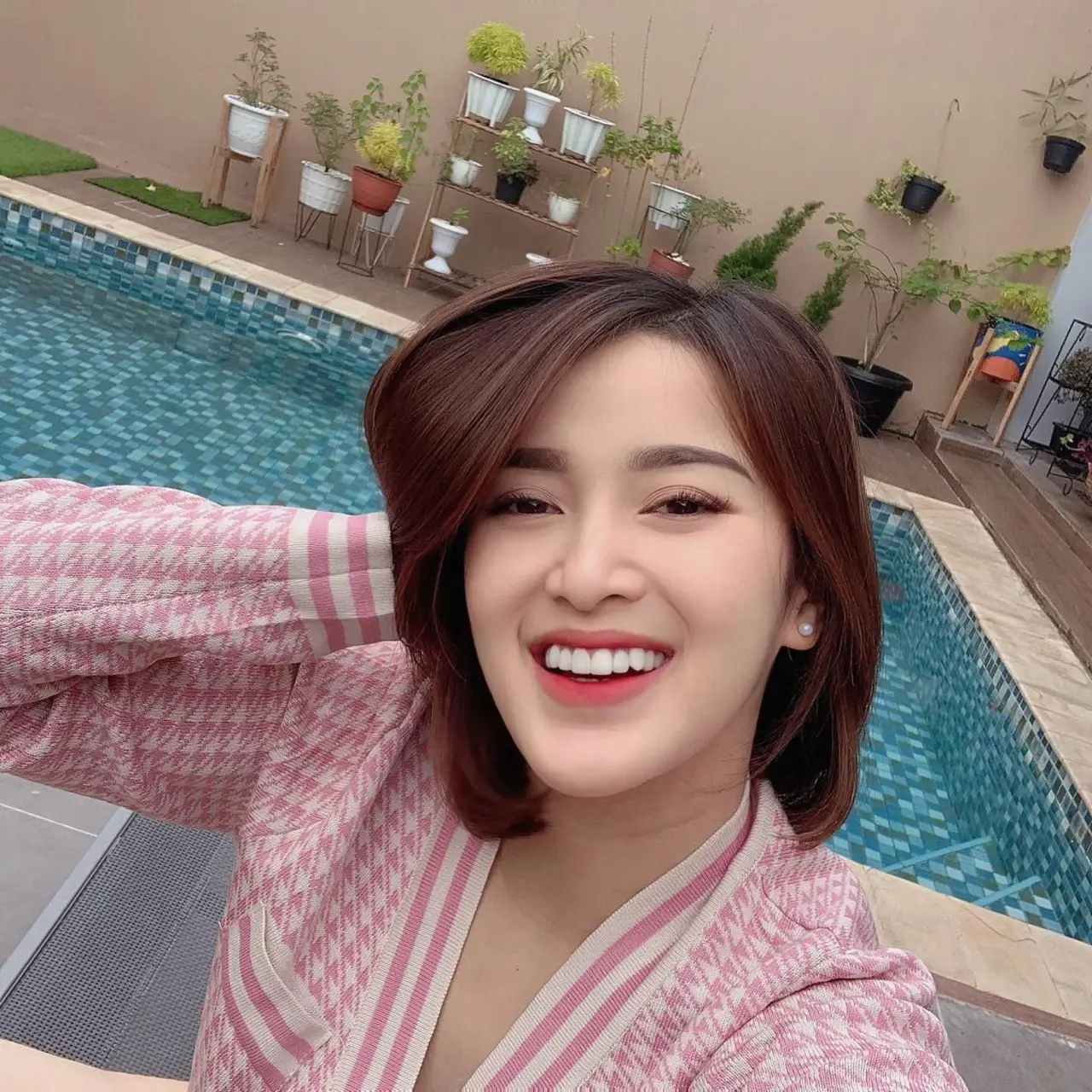 7 Potret Rosiana Dewi dengan Busana Pink Saat Hamil, Tampil Makin ...