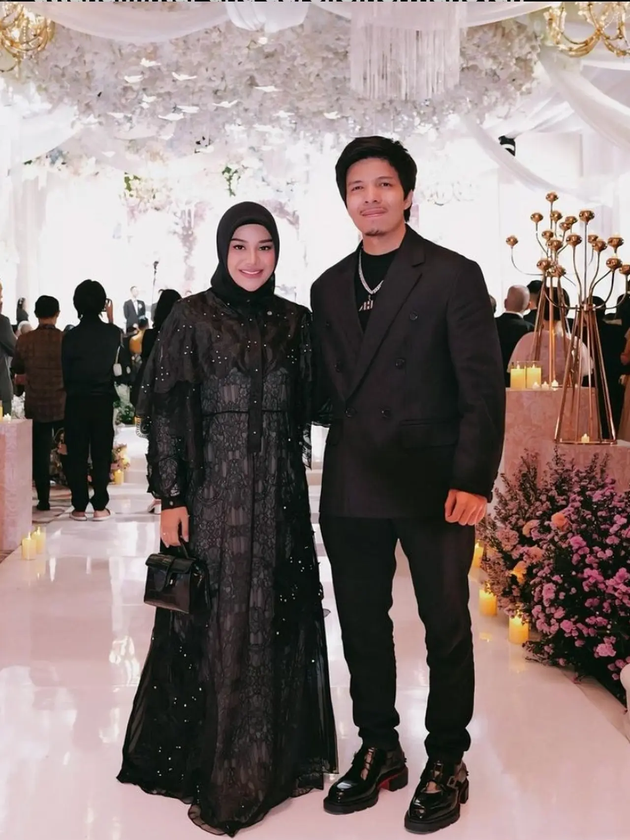 7 Potret Artis di Nikahan Nita Vior dan Vincent, Kiky Saputri Curi Perhatian - Hot Liputan6.com