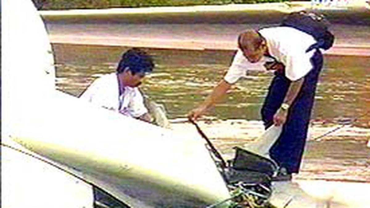 Pesawat Garuda Boeing 737-300 Rusak Total - News Liputan6.com