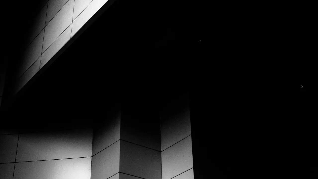 20 Background Hitam Keren untuk Wallpaper HP dan Laptop - Hot Liputan6.com