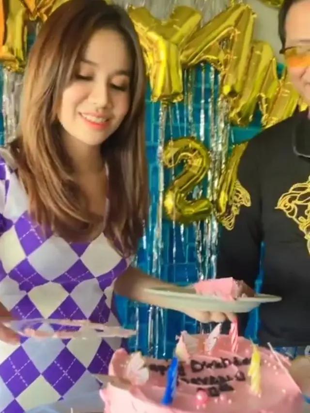 7 Potret Mayang Lucyana di Ultah Ke-20, Mengaku Dilamar Bule Turki ...