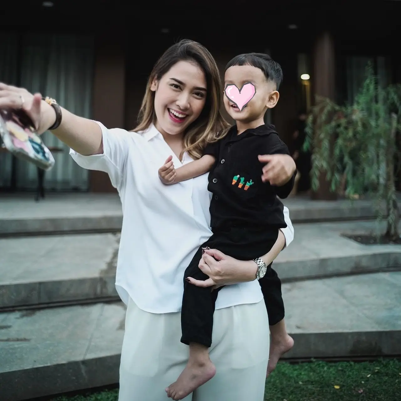 6 Potret Terbaru Artis Andania Suri Sudah Berkeluarga, Menikah di Usia ...