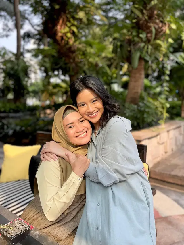 9 Potret Kebersamaan Ikke Nurjanah dan Adira Kania Putri Semata Wayangnya, Kompak dan Penuh ...