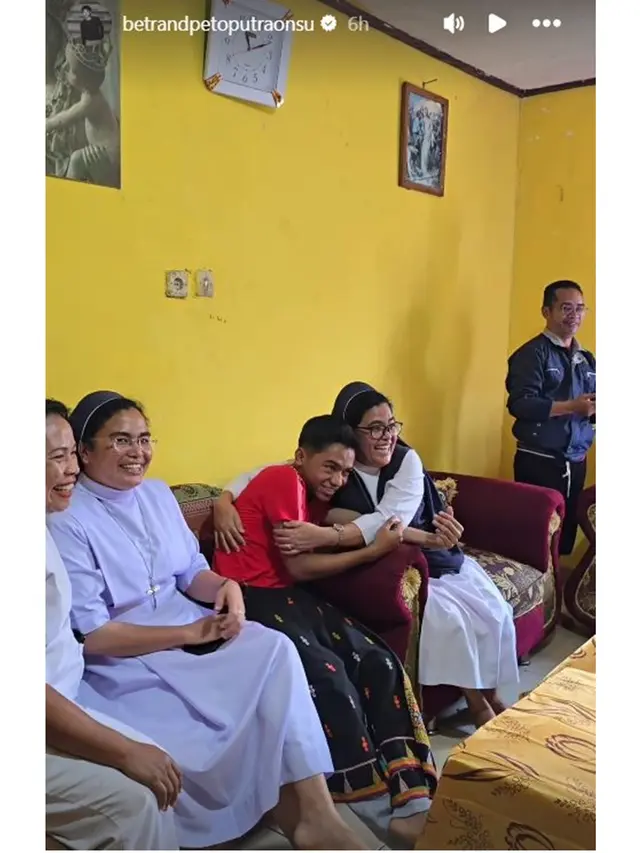 6 Potret Betrand Peto Pulang ke Kampung Halaman, Dapat Kabar Duka dari NTT - Hot Liputan6.com