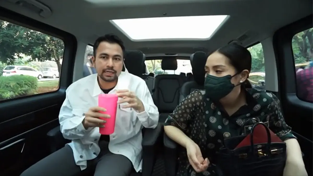 Fantastis, Cara Nagita Slavina Tenteng Tas Mewah Jadi Sorotan - Photo Fimela.com