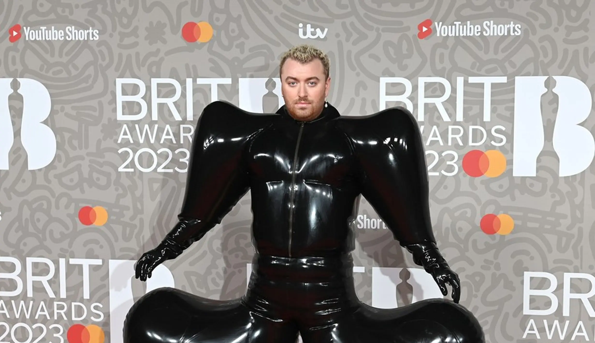 8 Gaya Kontroversial Sam Smith yang Akui Dirinya Non-Binary, Terbaru ...