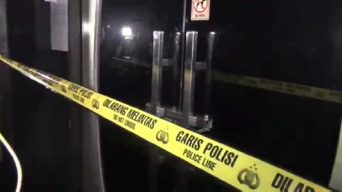 Polisi Segel Embassy Club SCBD karena Langgar PPKM, Sekuriti Turut ...