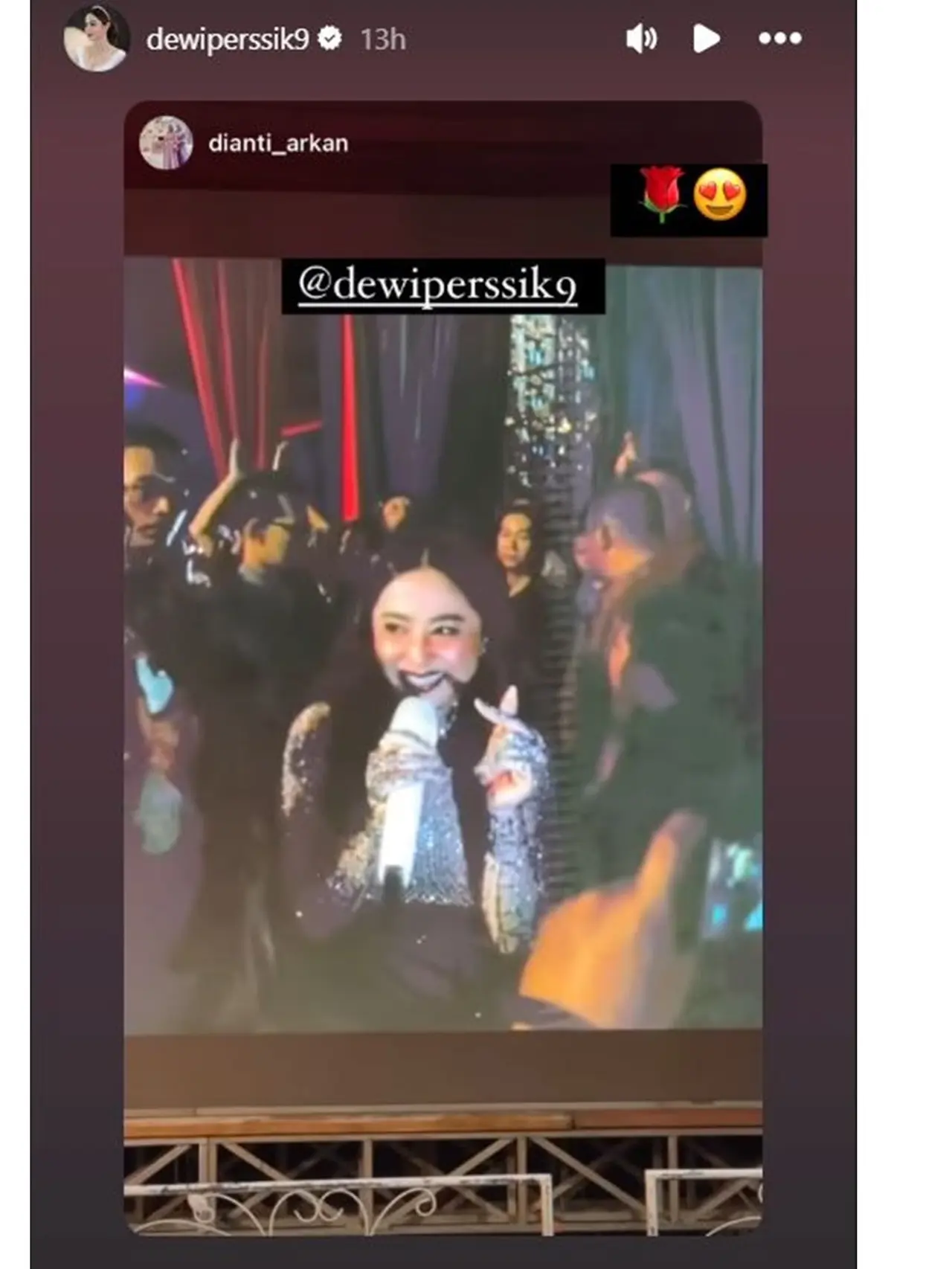 6 Potret Dewi Perssik Jadi Bintang Tamu di Pernikahan Kakak Ipar Putri Isnari - Hot Liputan6.com