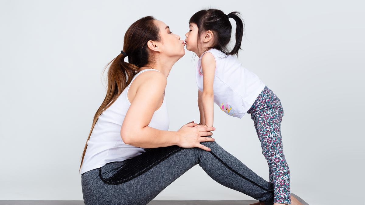 Ini Alasan Sebaiknya Orangtua Tidak Membiasakan Mencium Anak di Bibir ...