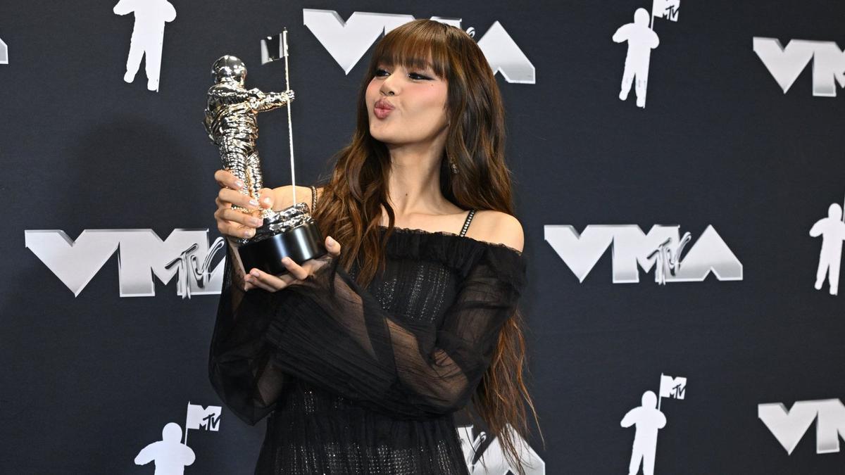 Lisa Raih Best K-Pop di VMAs 2024, ‘Rockstar’ Jadi Comeback Penuh Makna Setelah ‘Lalisa ...