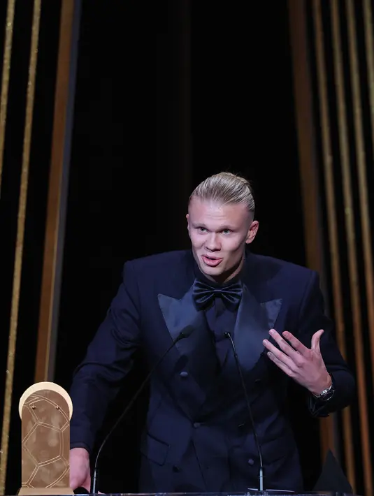 Erling Haaland Raih Gerd Mueller Trophy di Ballon d'Or 2023 - Foto ...
