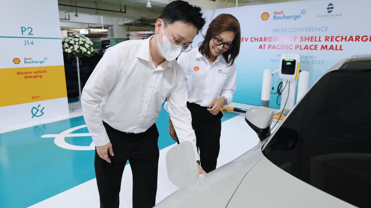 Ini SPKLU Pertama Shell di Luar SPBU - Otomotif Liputan6.com