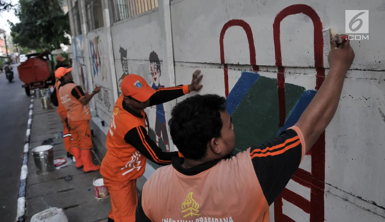 FOTO: Tingkatkan Kenyamanan, Petugas PPSU Pasar Baru Lakukan Perawatan ...