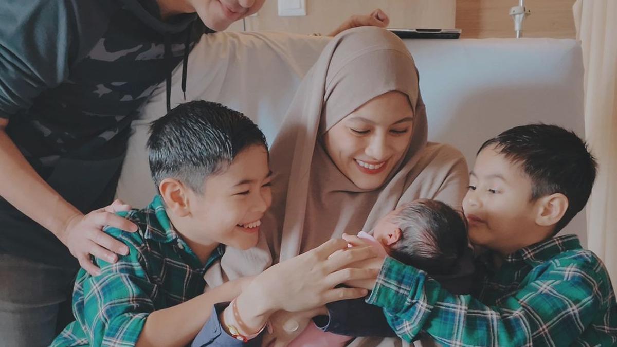 Kabar Bahagia! Deretan Artis Tanah Air yang Melahirkan di Tahun 2024 ...