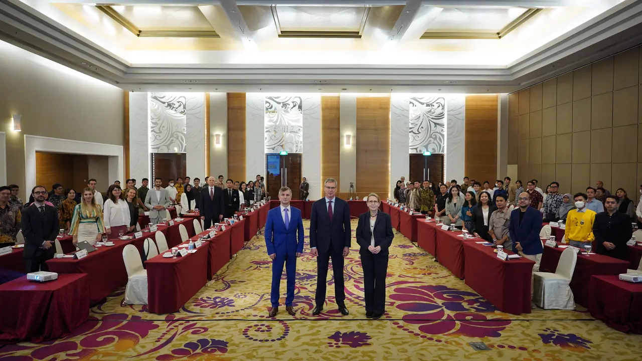 Bangun Perspektif Global, Forum Perdamaian untuk Ukraina Libatkan ...